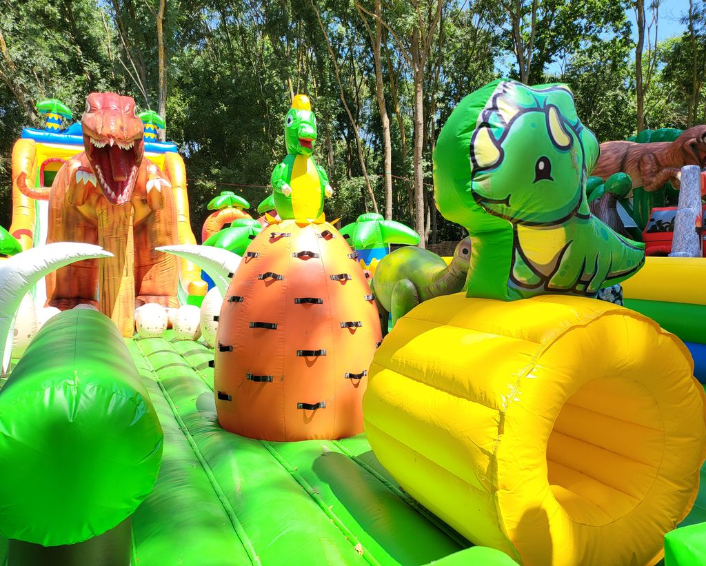 Cel mai mare parc gonflabil din Romania: Jurasica, Neptun Mangalia ...